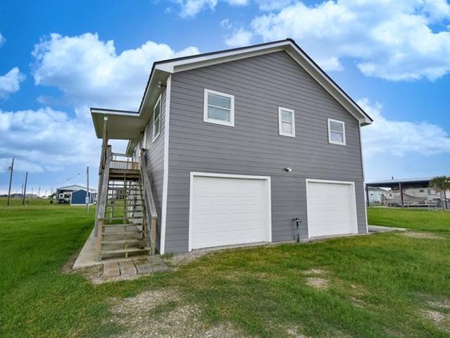 90 Blue Fish Ln, Palacios, TX 77465