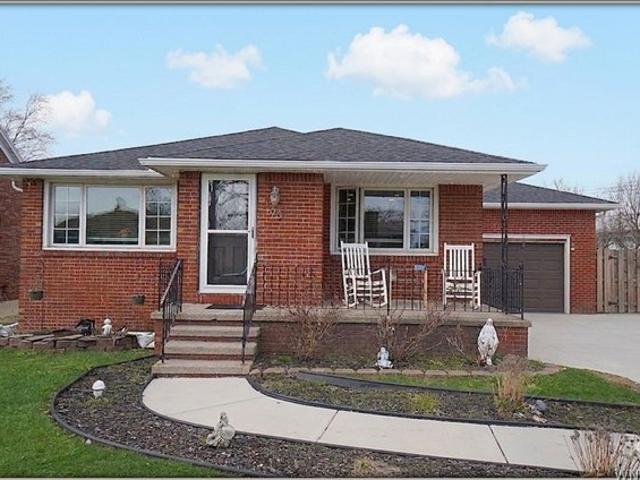 90 Brinker Rd, Buffalo, NY 14218
