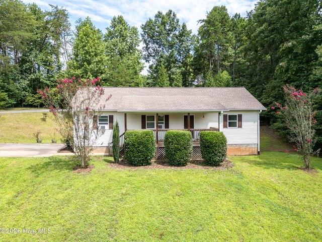 90 Copperhill Church Ln, Warne, NC 28909
