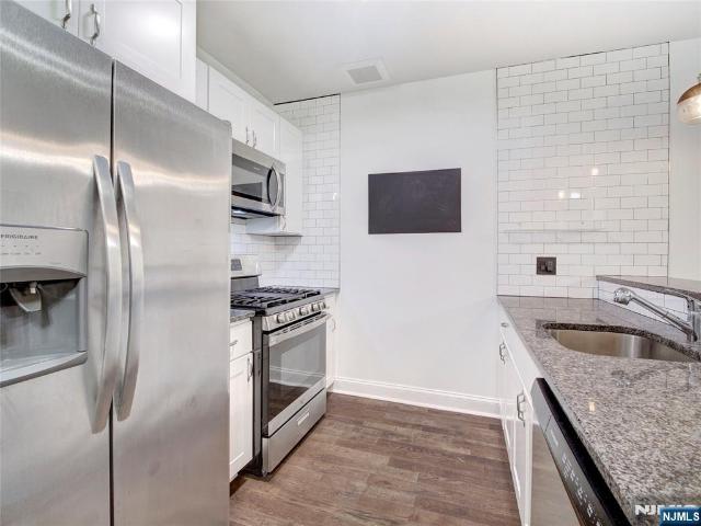 90 Clinton Ave, Unit 204, Newark, NJ 07114 | MLS #26012 | Compass