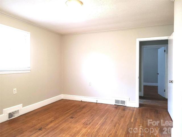 90 Creswell Drive NE