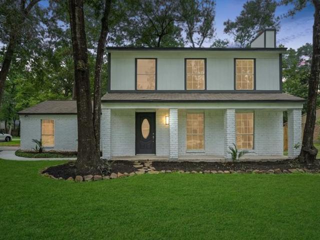 90 Crystal Lake Ln, The Woodlands, TX 77380
