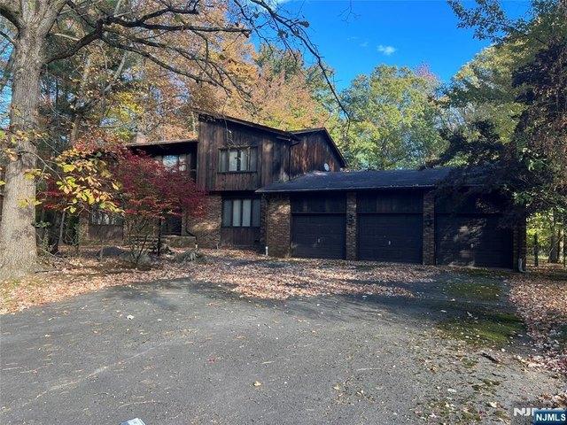 90 Dyer Ct, Norwood, NJ 07648