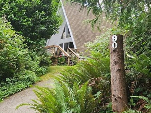 90 E Falls Pl, Belfair, WA 98528