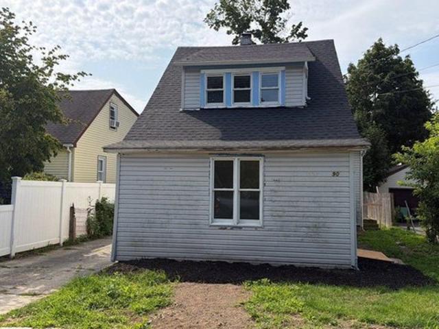 90 E 3rd St, Huntington Station, NY 11746