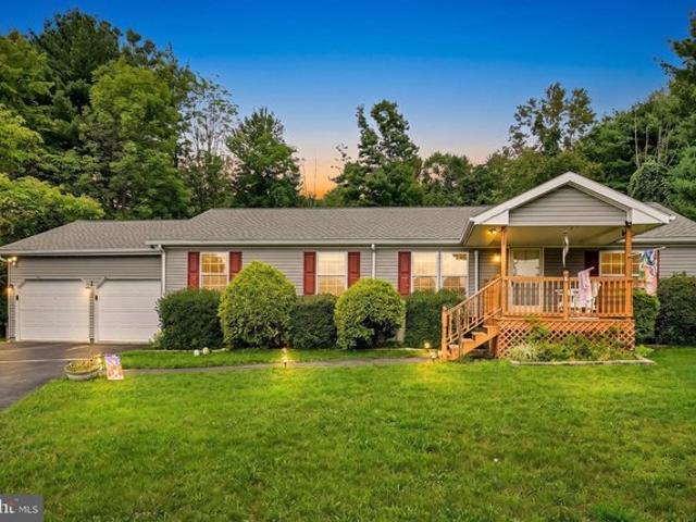 90 Hometown Ave, Tamaqua, PA 18252