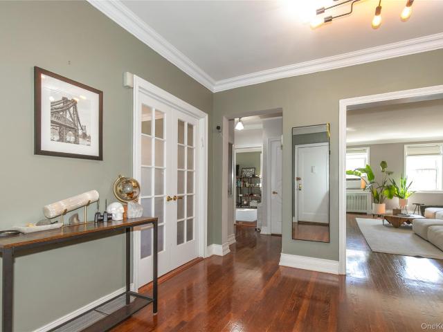 90 Knightsbridge Rd, Unit 4J, Great Neck, NY 11021 | MLS #992900
