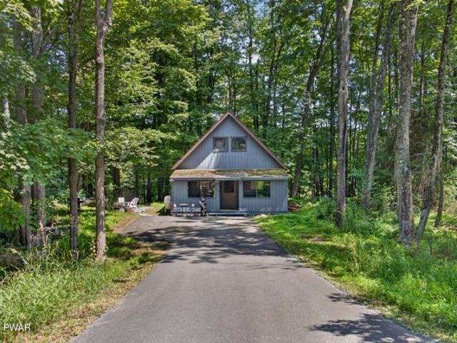 90 Lake View Dr, Lake Ariel, PA 18436