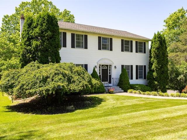 90 Leo Ln, Poughquag, NY 12570