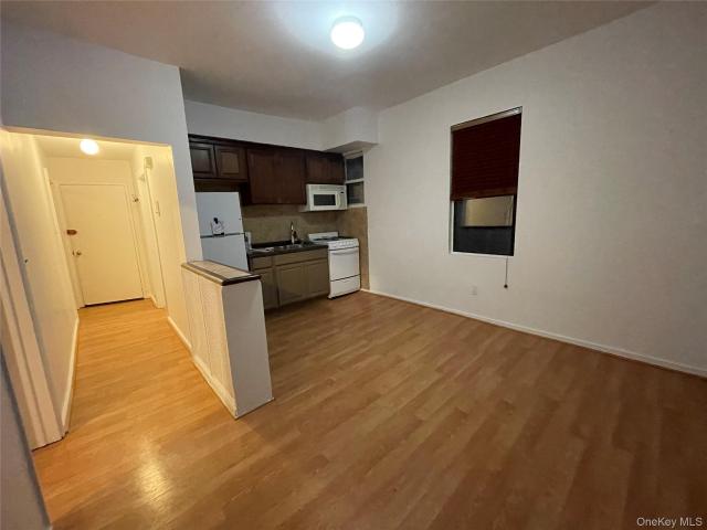 90 Main St, Unit 3R, Mineola, NY 11501 | MLS #986375 | Compass