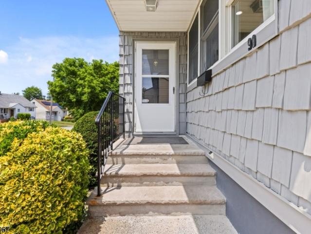 90 Maryknoll Rd