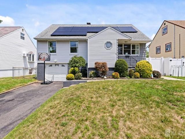 90 Maryknoll Rd, Woodbridge, NJ 08840