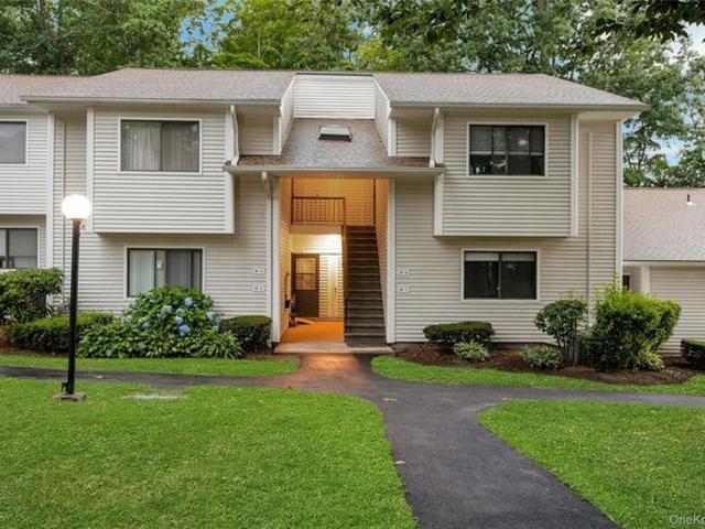 90 Molly Pitcher Ln Apt F, Yorktown Heights, NY 10598