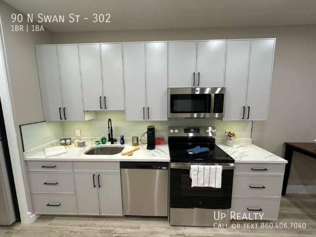 90 S Swan St #302
