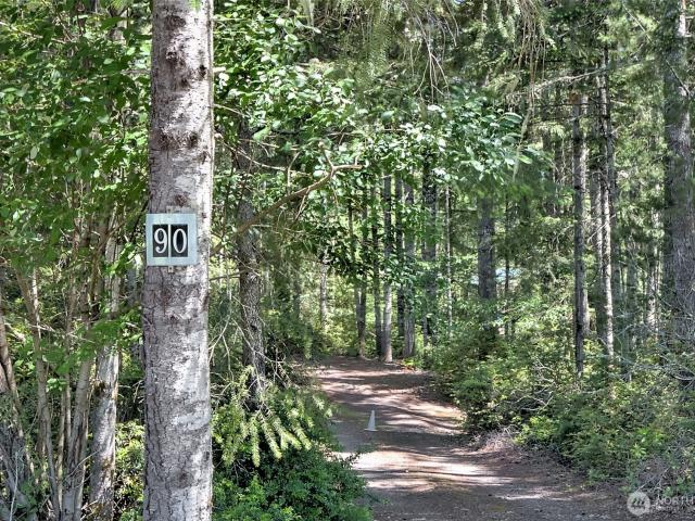 90 NE Lakeridge Drive
