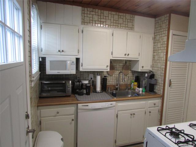 90 Paggi Ter, Wappingers Falls, NY 12590 | MLS #975744 | Compass