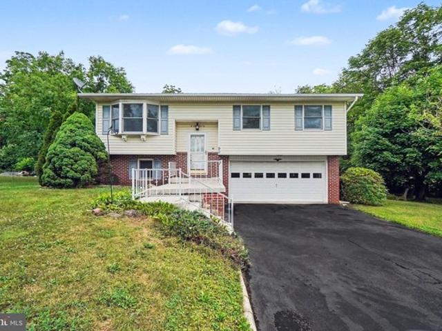 90 Pine Maple St, McAlisterville, PA 17049