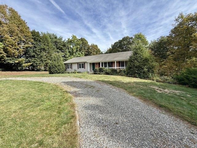 90 Railtree Hill Rd, Woodbury, CT 06798