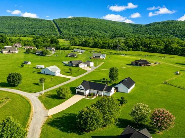 90 Riverside Dr, Dunlap, TN 37327