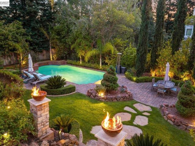 90 Royal Ridge Ct