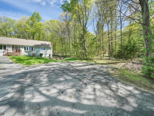 90 Russling Rd