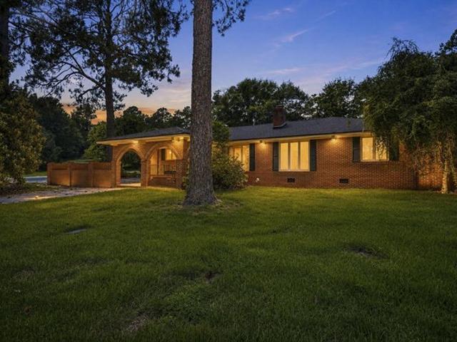 90 S Collins St, Reynolds, GA 31076