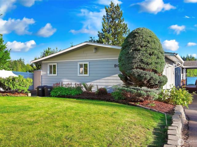 90 SE Crescent Drive