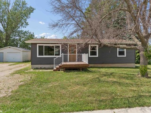 90 Seymour Ave, Garner, IA 50438