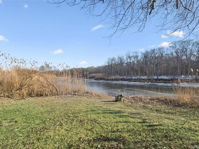 90 Shore Dr, Mastic Beach, NY 11951