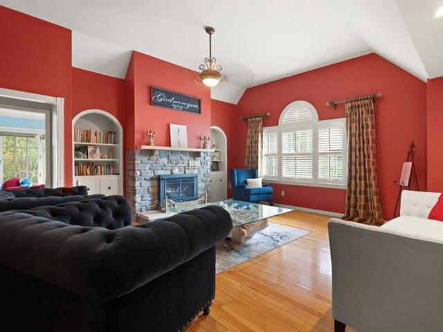 90 Shiloh Dr, Leburn, KY