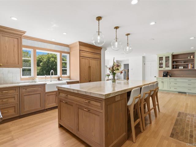 90 Springhurst Road