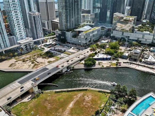 90 SW 3rd St #3903, Miami, FL 33130