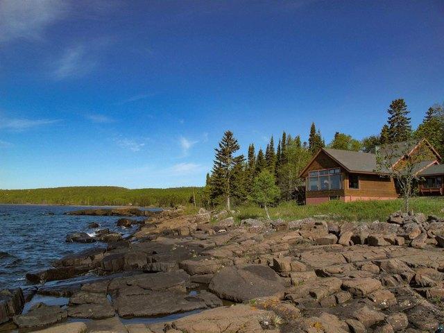 90 Stonegate Rd, Hovland, MN 55606