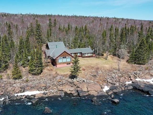 90 Stonegate Rd, Hovland, MN 55606