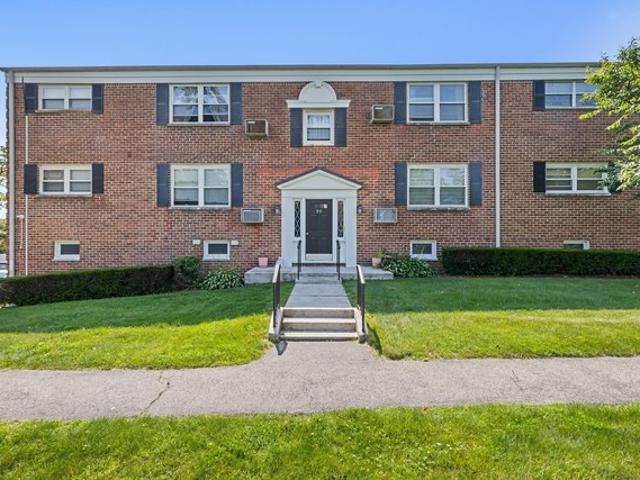 90 Strawberry Hill Ave Apt 3, Stamford, CT 06902