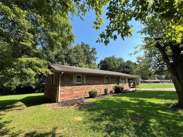 90 Sunset Dr, Paris, TN 38242