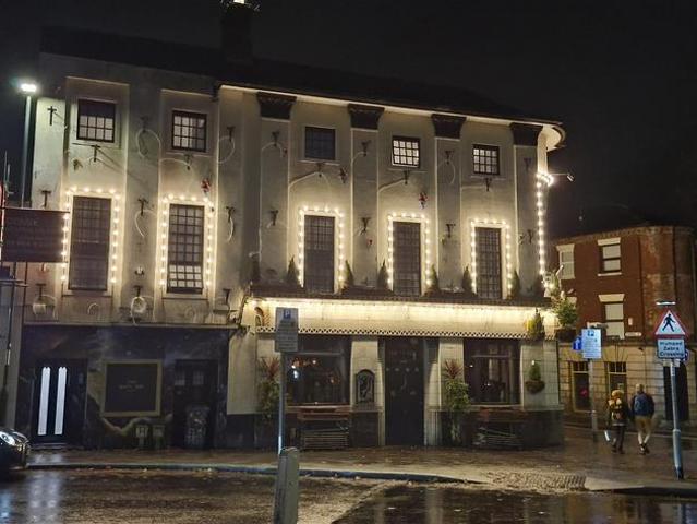 £90pppw excluding bills* Bath Inn. 5 bed flat to rent £1,955 pcm £451 pw