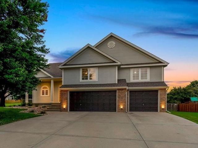 9105 N Kansas Ct, Kansas City, MO 64156
