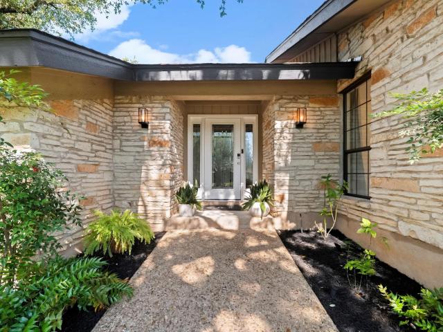 9105 Balcones Club Dr
