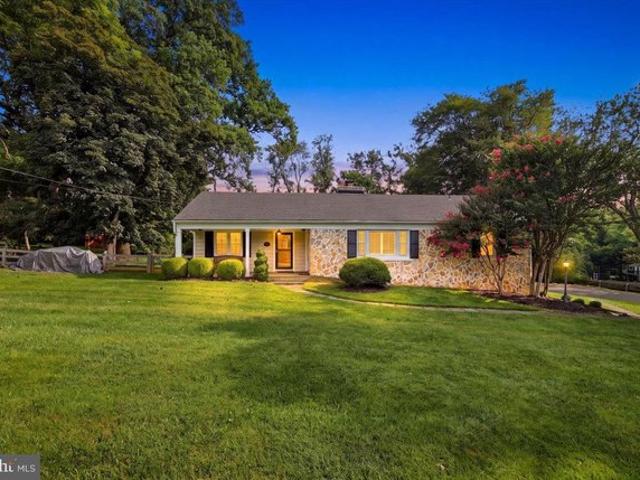 9105 Scott Dr, Rockville, MD 20850