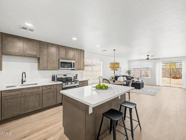 9106 N 80th Ln, Peoria, AZ 85345