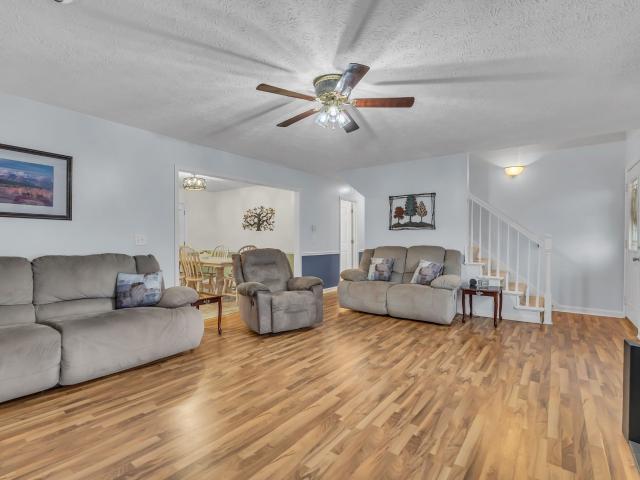 9106 Dandelion Dr