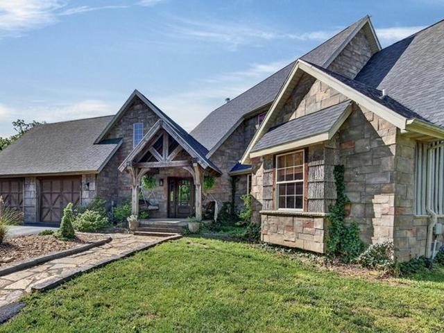 9106 E Farm Road 134, Strafford, MO 65757