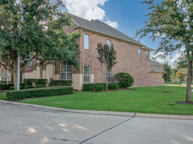 9106 Sunlight Oak Lane