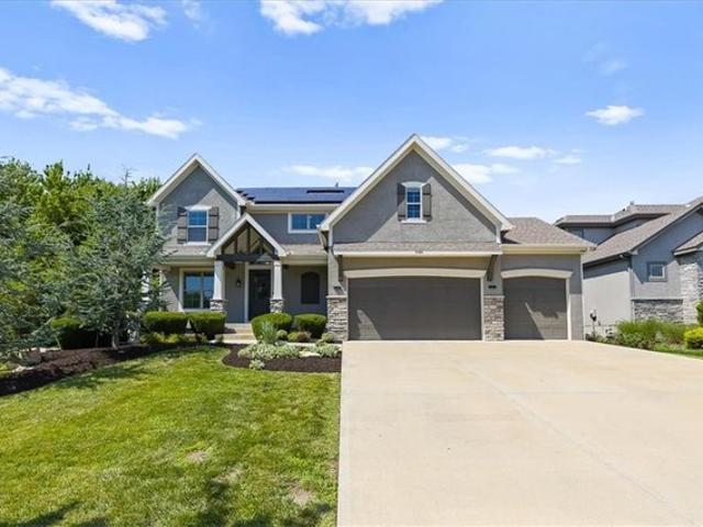 9106 W 165th Ter, Overland Park, KS 66085