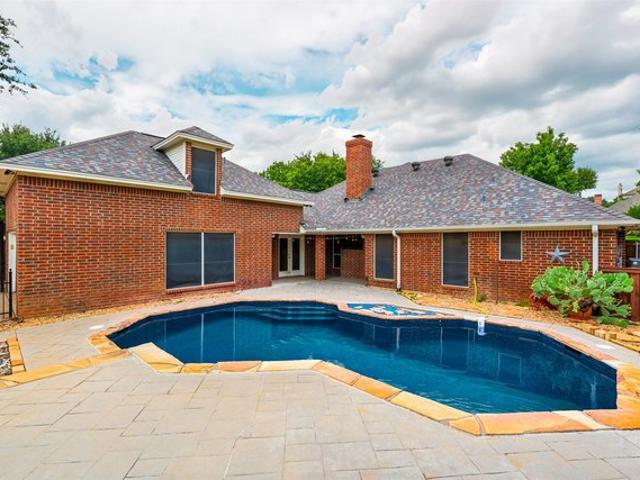 9108 High Oaks Dr, North Richland Hills, TX 76182