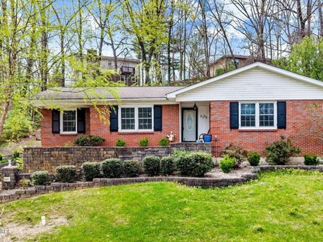 9108 Royal Oak Dr, Louisville, KY 40272