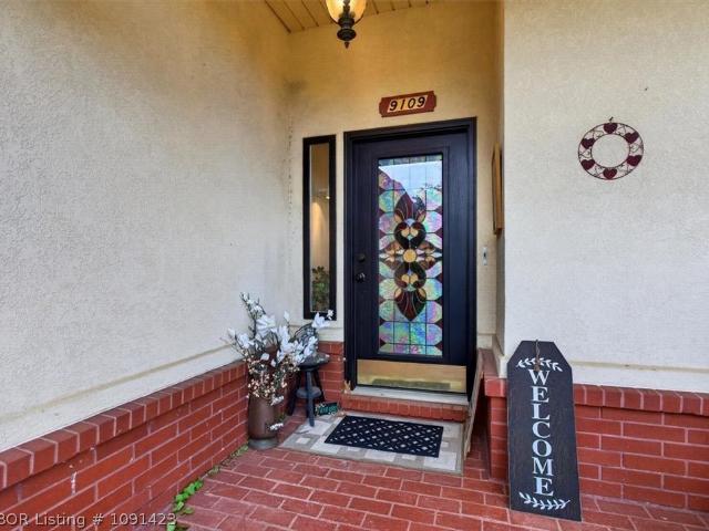 9109 Canopy Oaks Drive