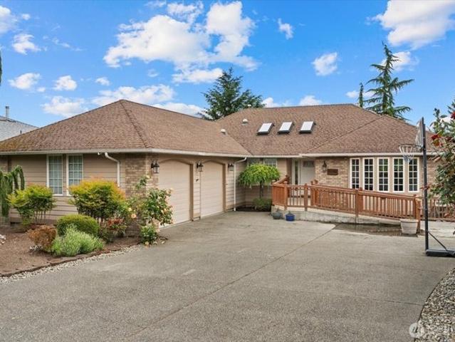 9100 Avenue Ct E, Bonney Lake, WA 98381