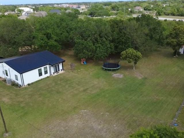 9100 Delesandri Dr, Hitchcock, TX 77563